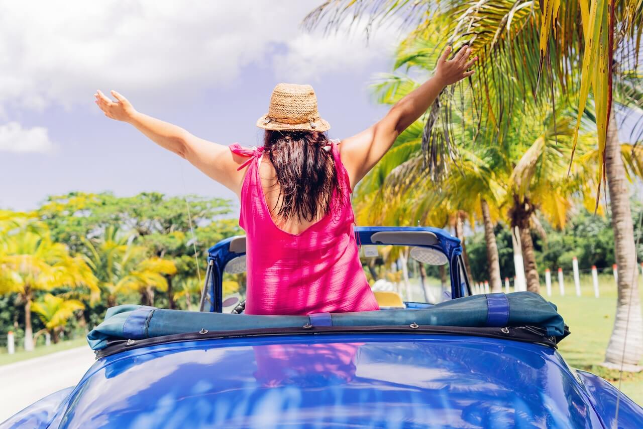 Driving in Grand Cayman: 11 Essential Tips for Visitors in 2024