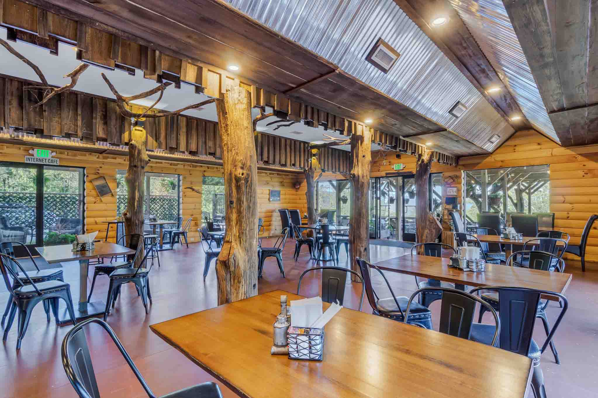 BEARRR APPETIT RESTAURANT - Lydia Mountain Lodge & Log Cabin