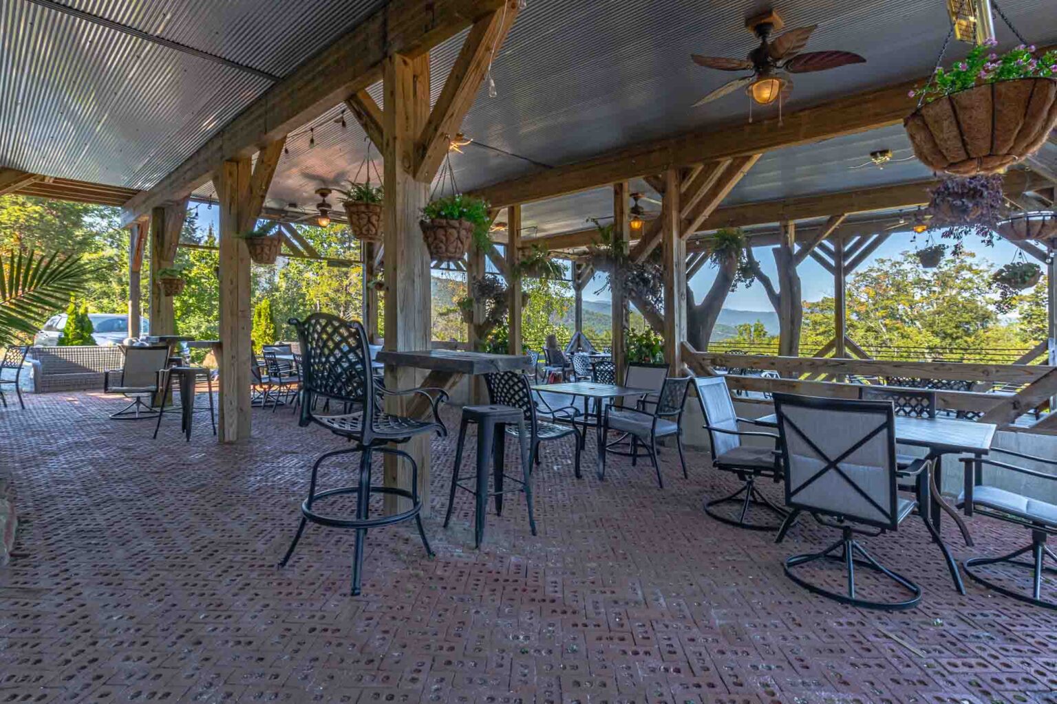 BEARRR APPETIT RESTAURANT - Lydia Mountain Lodge & Log Cabin