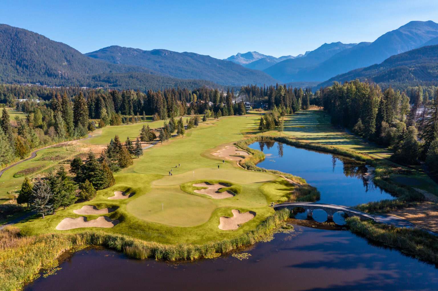 Play golf amidst scenic beauty at Nicklaus North Golf Course!